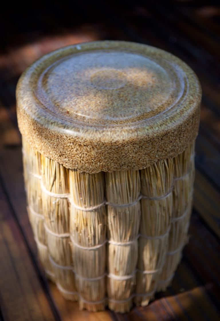 Gina hsu + nagaaki shaw: Ghế làm từ Rơm