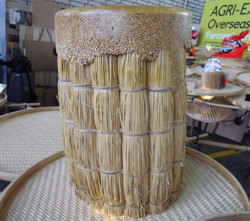 Gina hsu + nagaaki shaw: Ghế làm từ Rơm