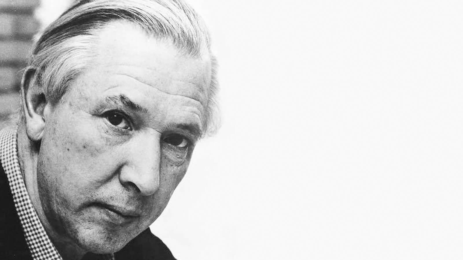 Nhà thiết kế Hans J. Wegner với những chiếc ghế kiệt tác