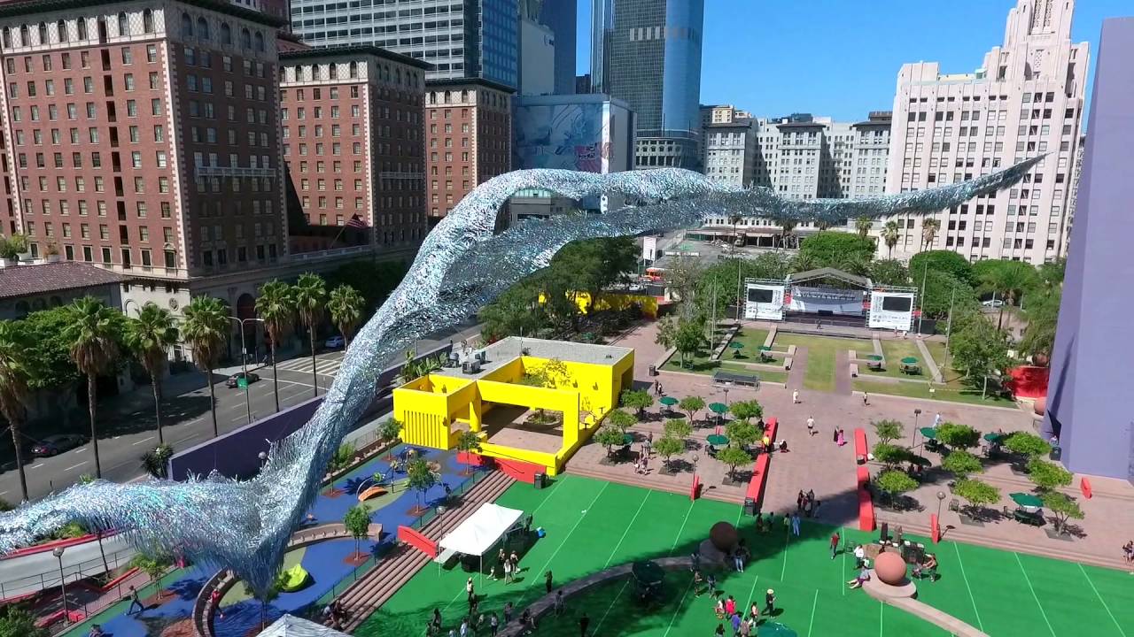 Liquid Shard tác phẩm sắp đặt của Poetic Kinetic