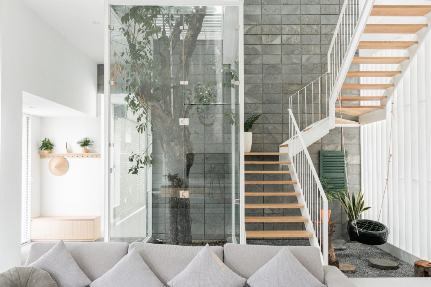 Tổ ấm đa thế hệ với thiết kế “kín ngoài, mở trong” | Make My Home - Hội Kiến Trúc Sư Việt Nam