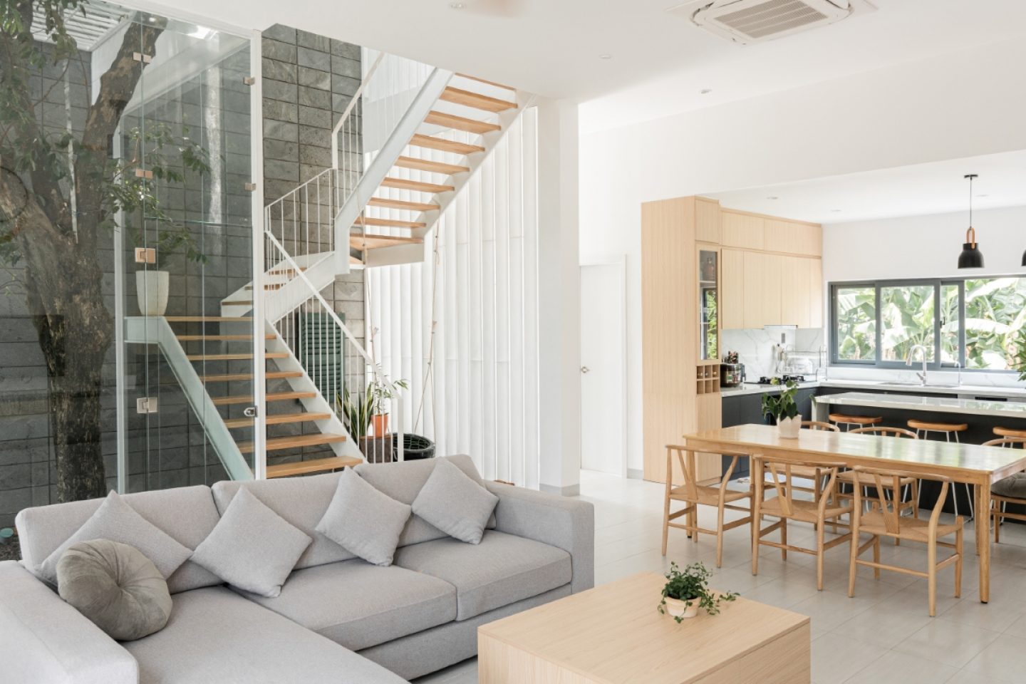 Tổ ấm đa thế hệ với thiết kế “kín ngoài, mở trong” | Make My Home - Hội Kiến Trúc Sư Việt Nam