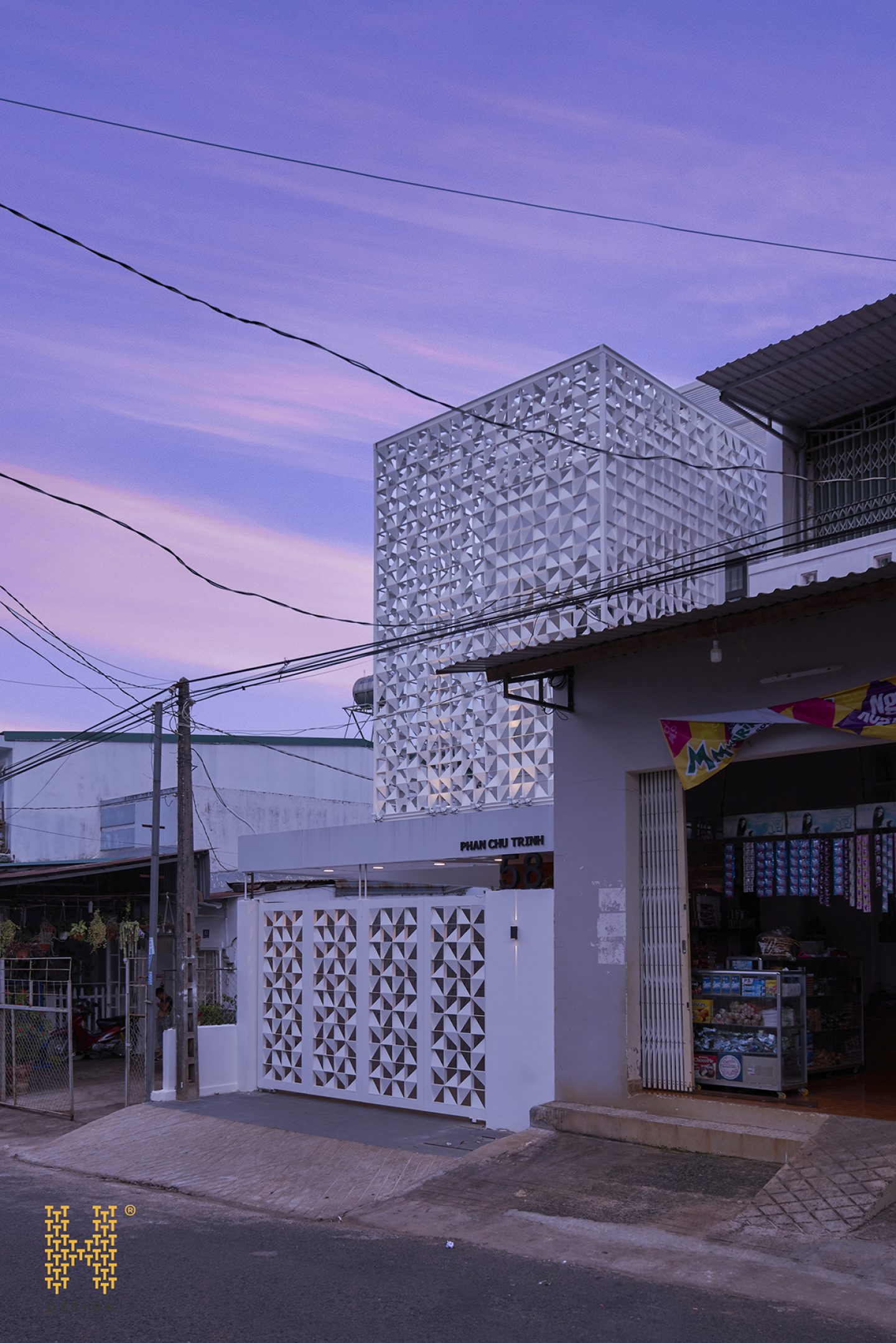 BO's House: Ngôi nhà phố với chiếc “Thang bay” có thác đổ rì rào | HTT ...