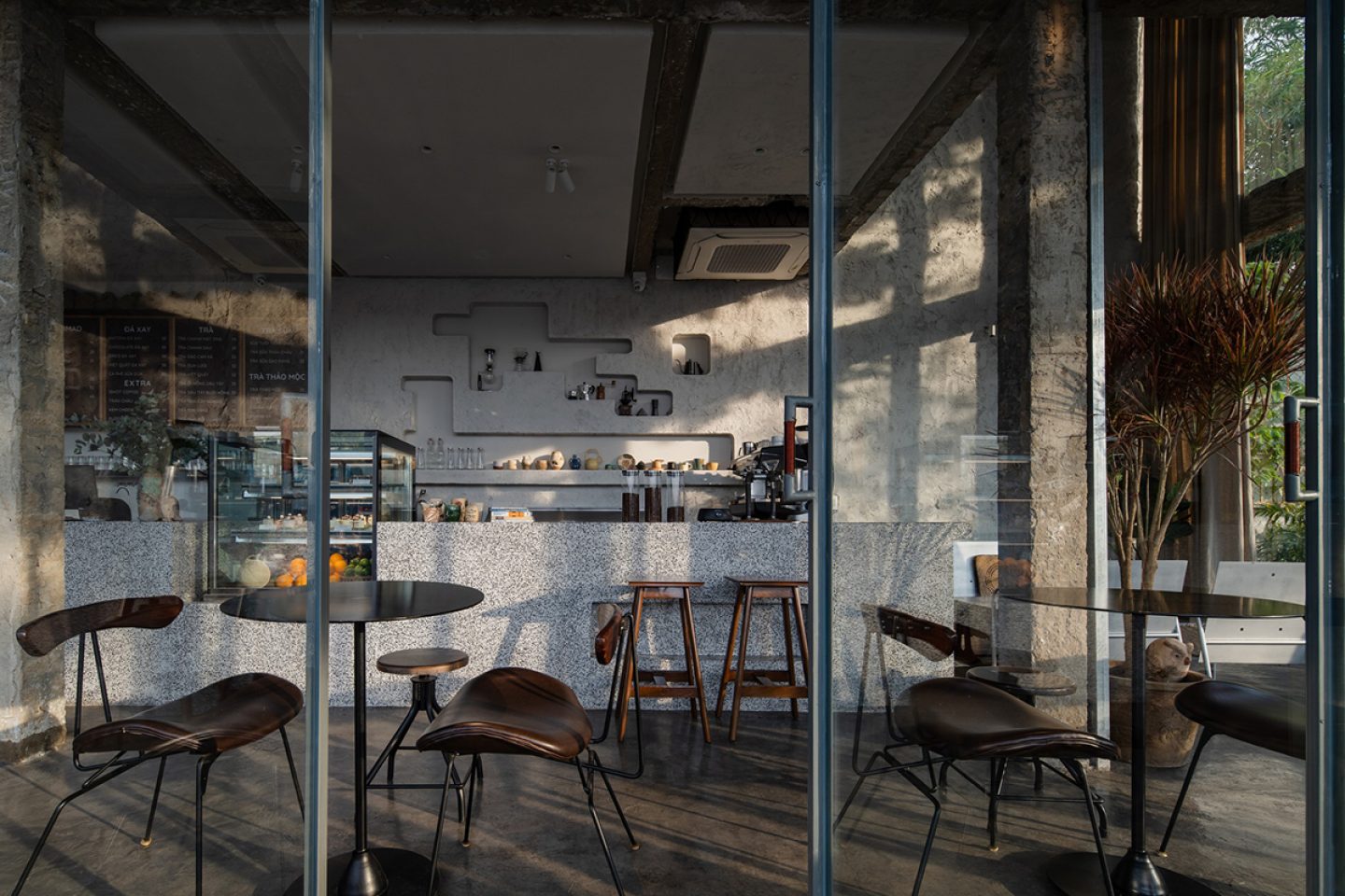 Nomad Café - Quán cafe với giải pháp có thể tái sử dụng vật liệu | A+H ...