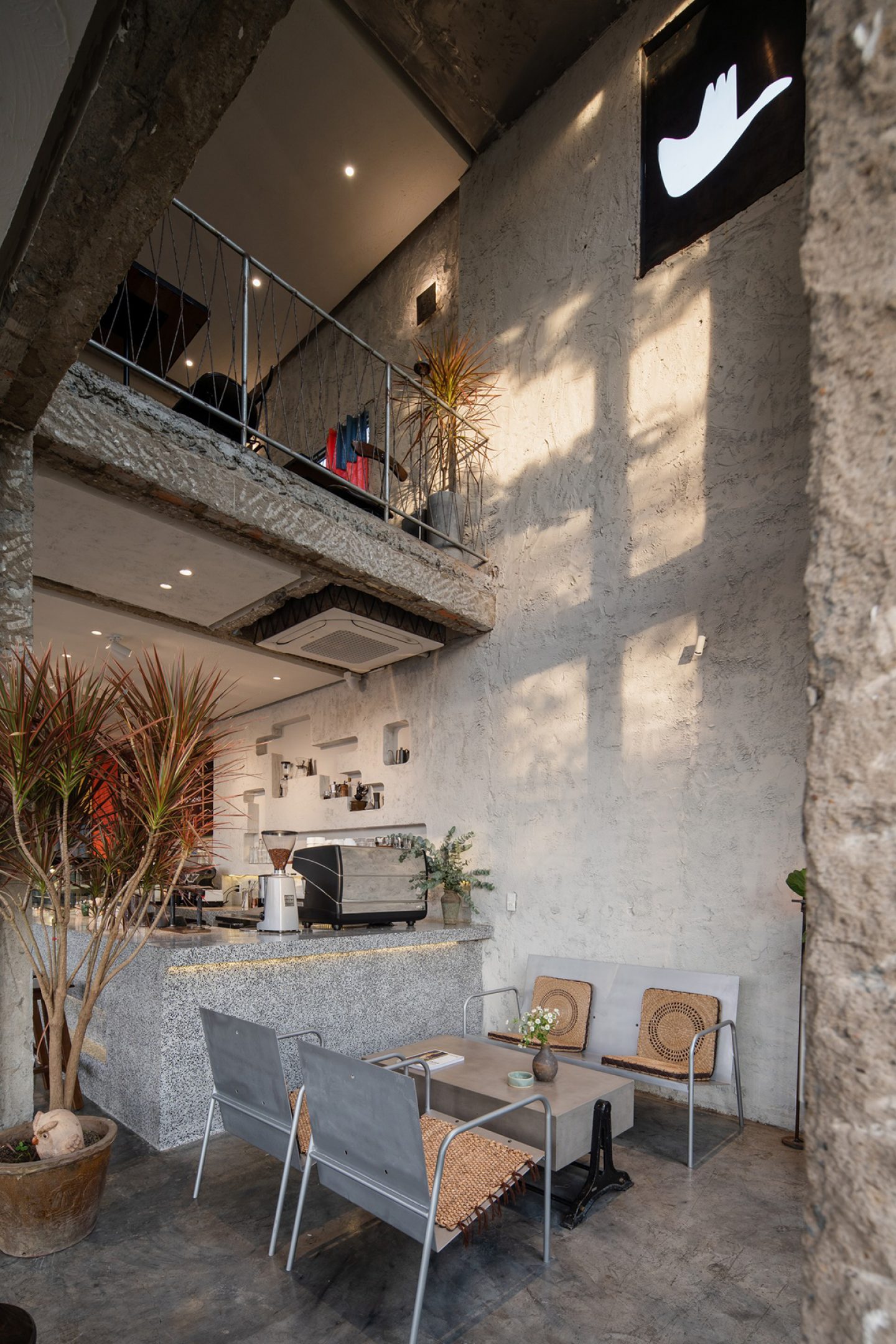 Nomad Café - Quán cafe với giải pháp có thể tái sử dụng vật liệu | A+H ...