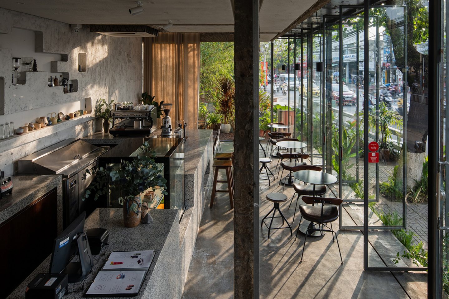 Nomad Café - Quán cafe với giải pháp có thể tái sử dụng vật liệu | A+H ...