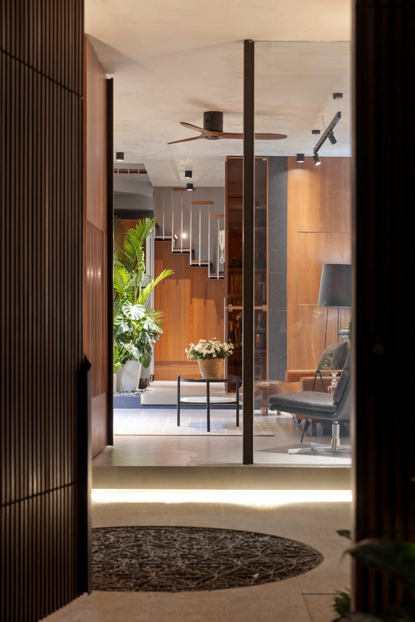 Nhà ống 3.6 x 14m trong ngõ nhỏ với một cây cầu ở mặt tiền | A4 Architects - Hội Kiến Trúc Sư ...